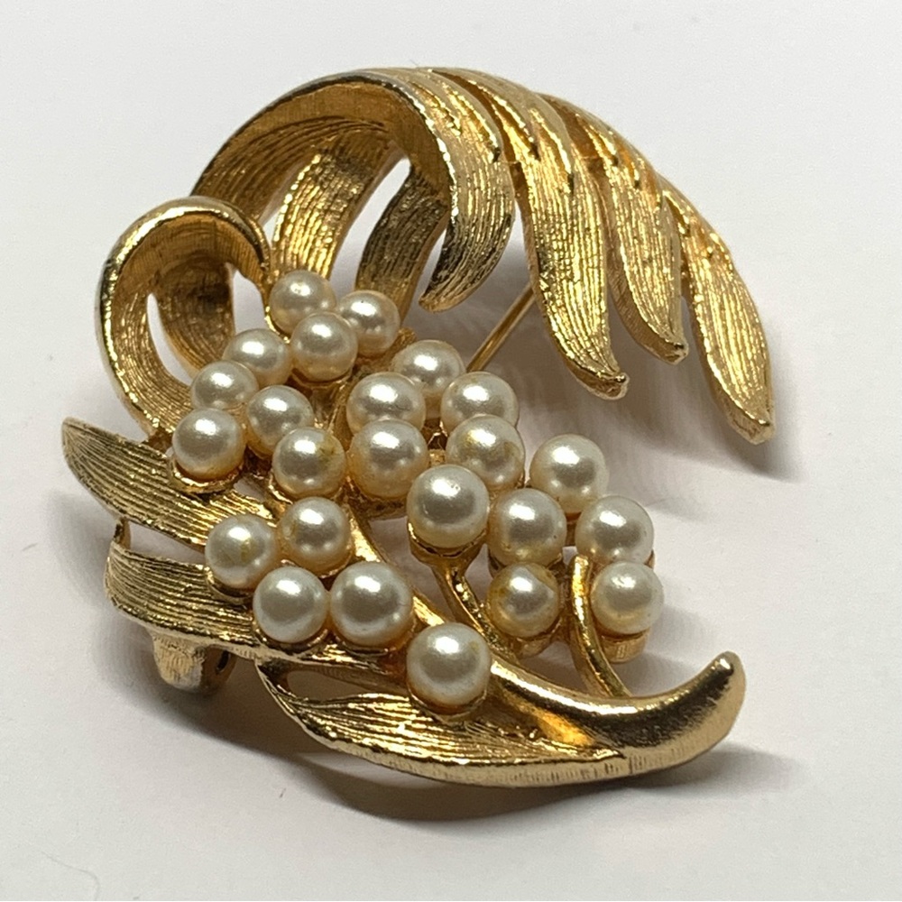 Vintage Signed Lisner Gold Tone Textures Leaf With Pe… - Gem